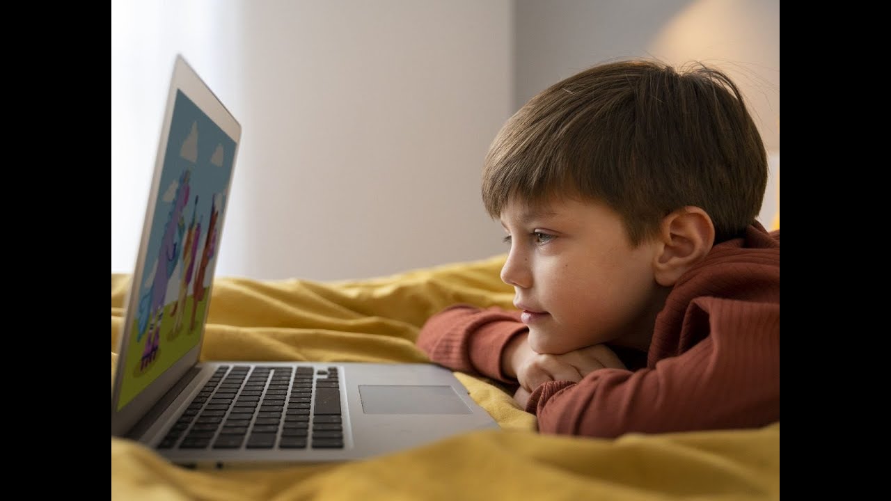 NOS ENFANTS SE REVEILLENT DEVANT LES ECRANS ! POURQUOI LES ECRANS SONT ...