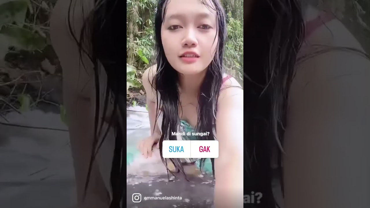 MANDI DI SUNGAI KALIMANTAN #dayak #kalimantan #borneo #kalteng #kalbar #kaltim #kaltara #mandi