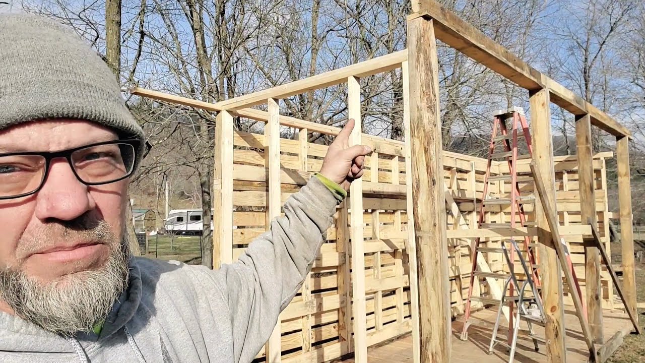 Kunekune Pigs. Pallet Farrowing Barn. One Man Build. Part 2 - YouTube