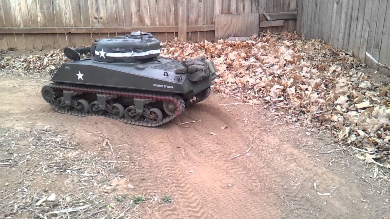 1/6 scale Sherman M4A3 105 Neutral steering at various speeds - YouTube