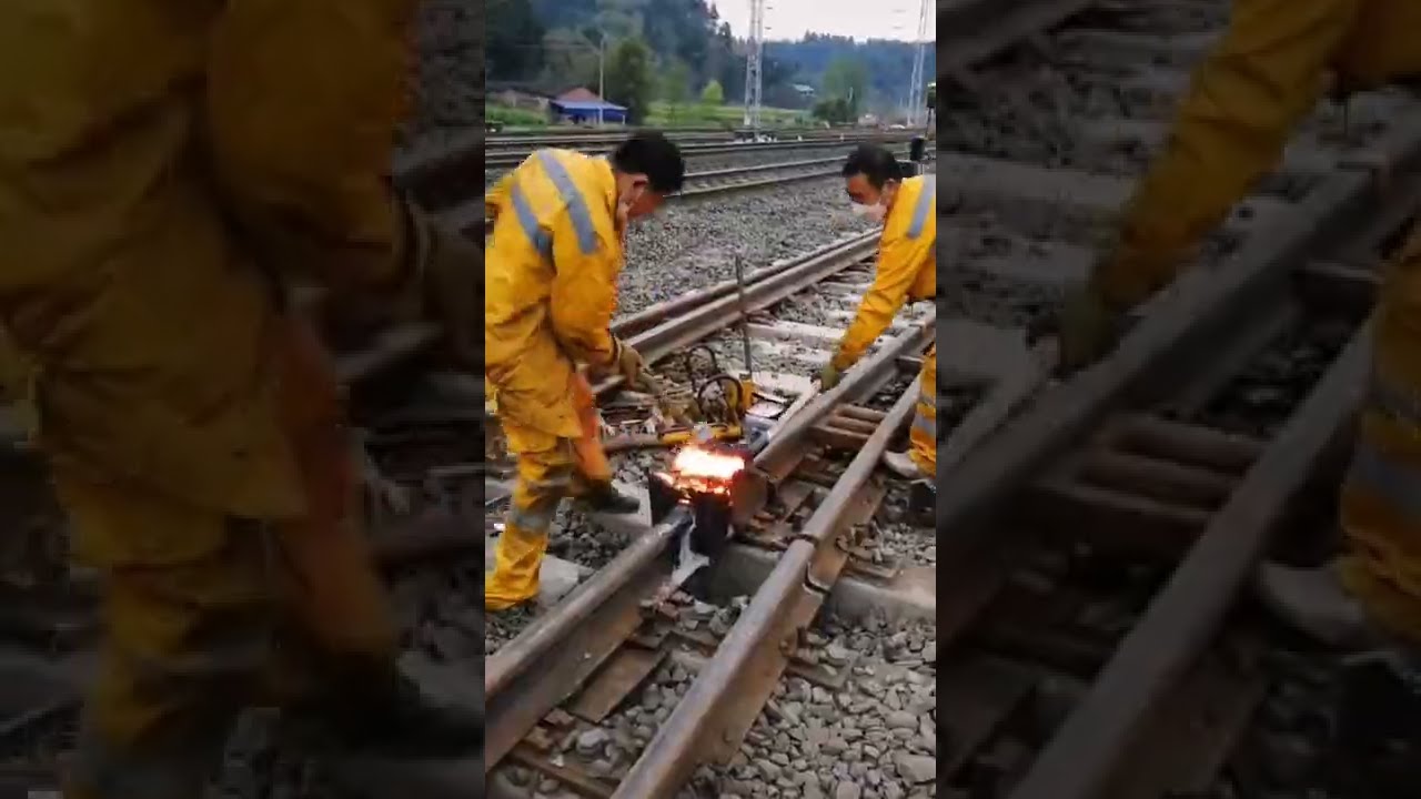 AmazingChina: Thermite Welding Train Tracks - YouTube