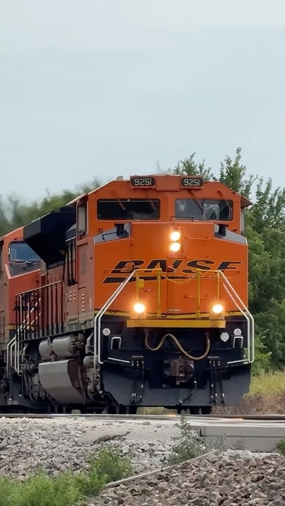 Very fast BNSF Manifest train! #train #bnsfrailway #bnsftrains #bnsf - YouTube