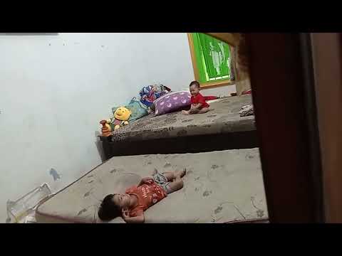 INTIP ANAK SAAT DI TINGGAL KE TOILET