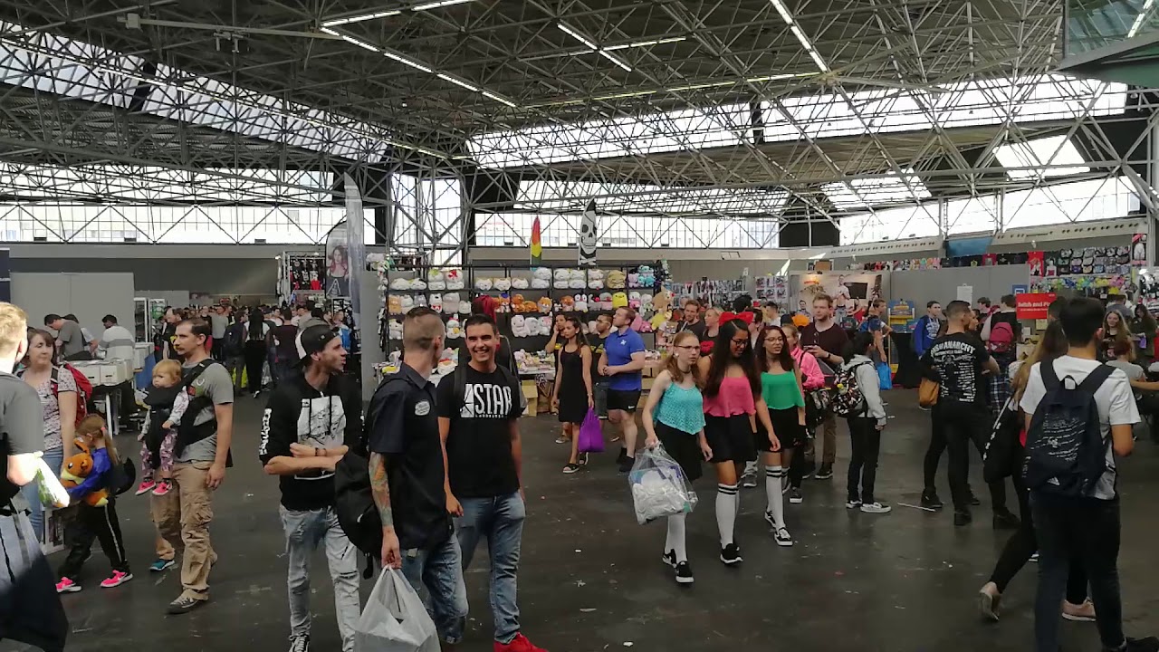 Some 4.5 minutes at Amsterdam Comic Con 2017 - YouTube