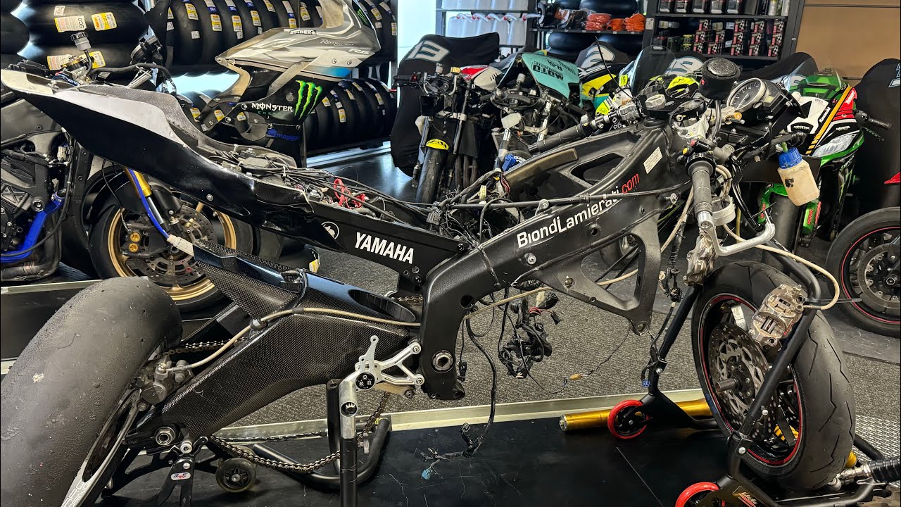 Yamaha R6 engine teardown / smontaggio motore e sospensioni - YouTube