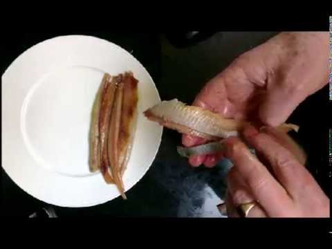 How to remove the bones from a kipper video with Les Leckie - YouTube