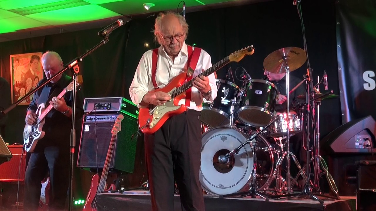 Jan de Hont met Jules Artist & The Old Ones - Ave Maria No Moro - YouTube