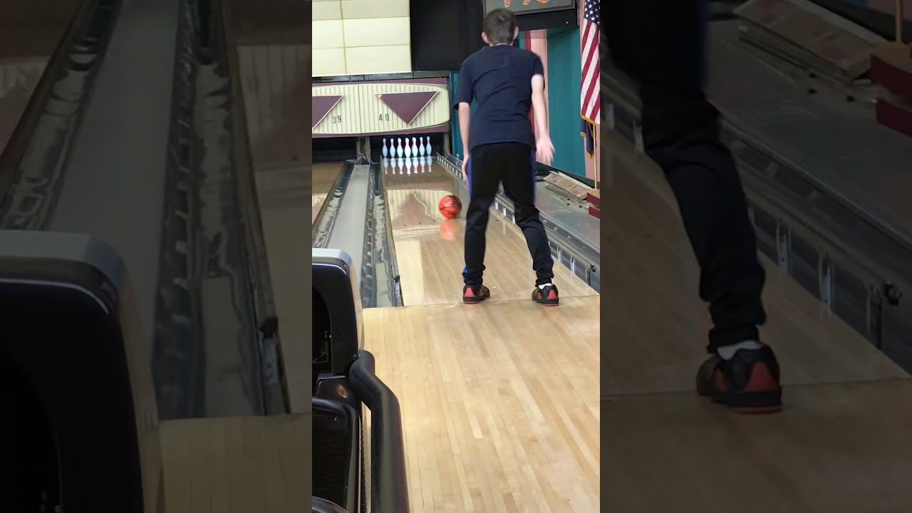 Brandon Boyer bowling at trindle bowl 2019 - YouTube