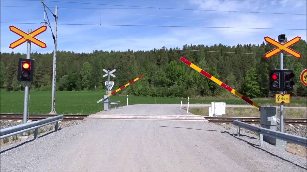 Finnish freight train T3816 passing Vasikkahaka level crossing, (Full ...