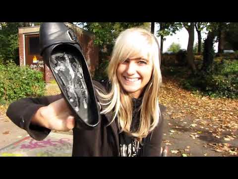 Marinka walks with her spitted ballerina flats