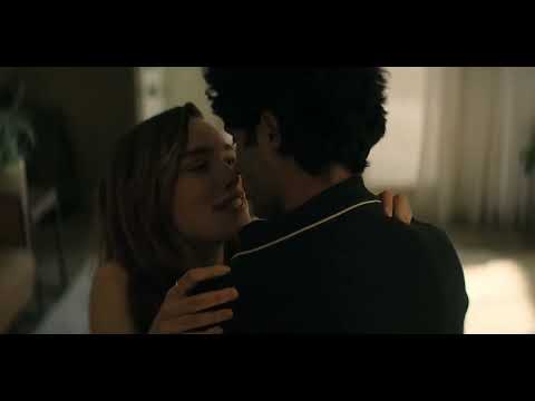 You： Season 3 ⧸ Kissing Scenes — Joe and Love Penn Badgley and Victoria Pedretti #000