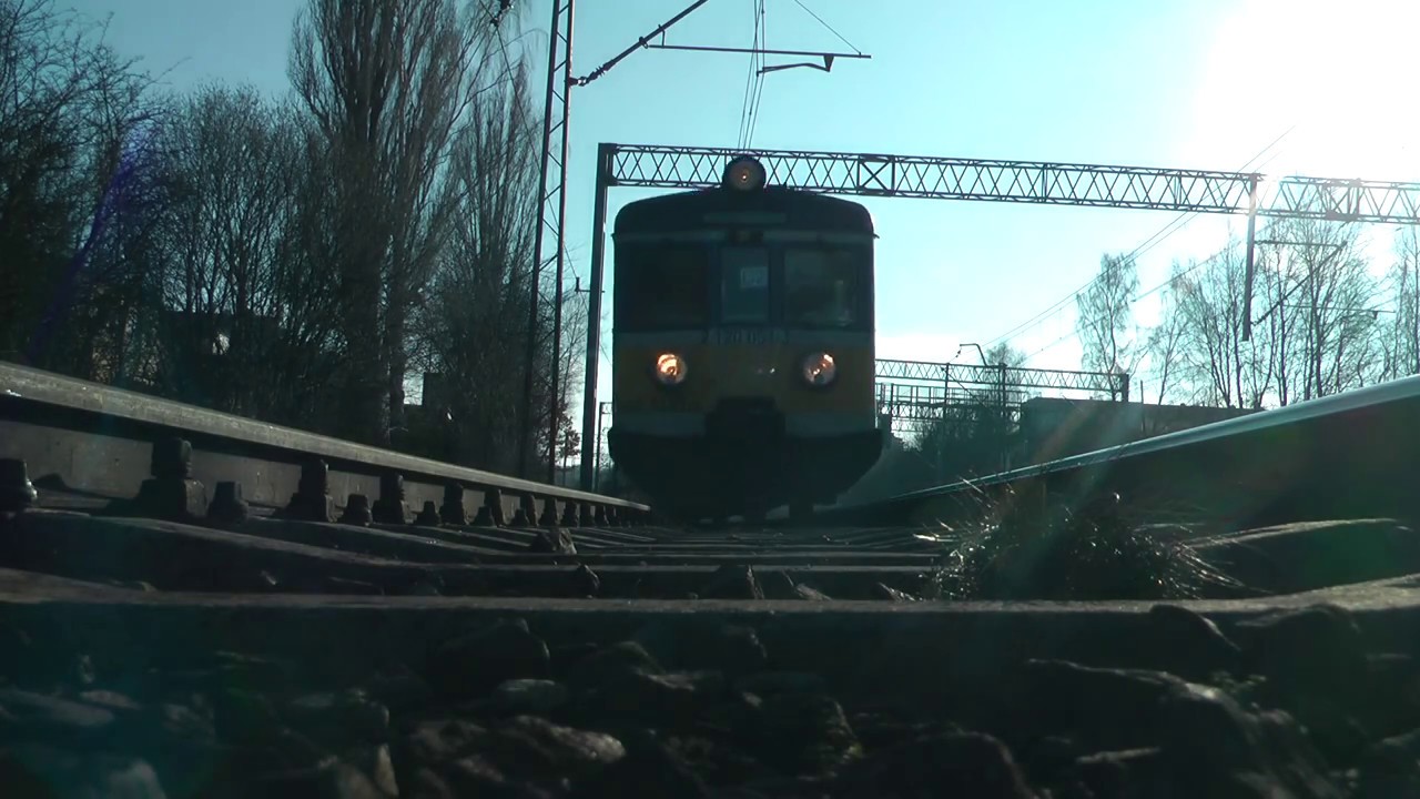 EN57-1102 ra, SKM Gdynia - YouTube