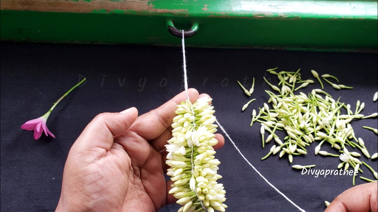 Easy and Quick flower GARLAND at home/How to string flowers closely ...