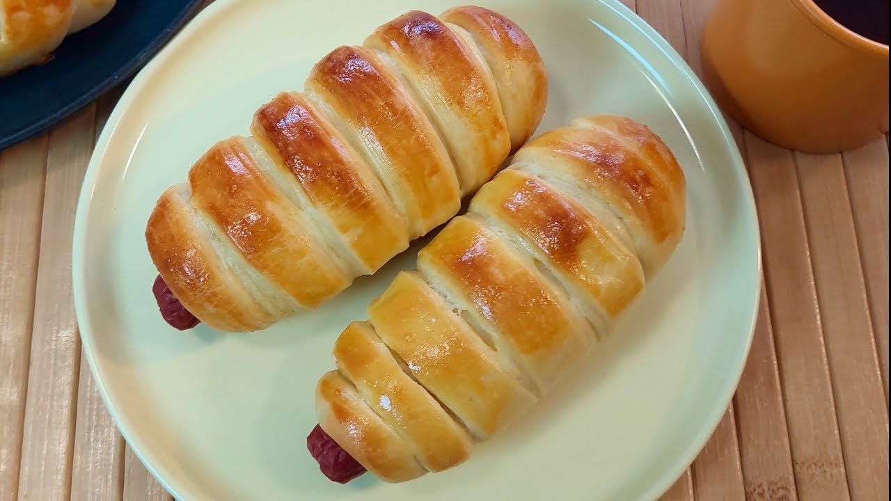 Sausage Bread Rolls | Hot Dog in a Bun - YouTube