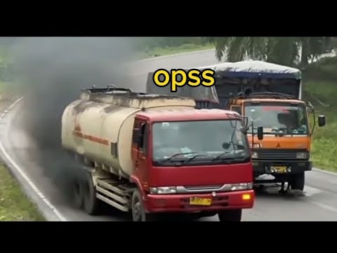 Mobil truck tangki ; supir skill dewa mampu mengendalikan mobil saat ...