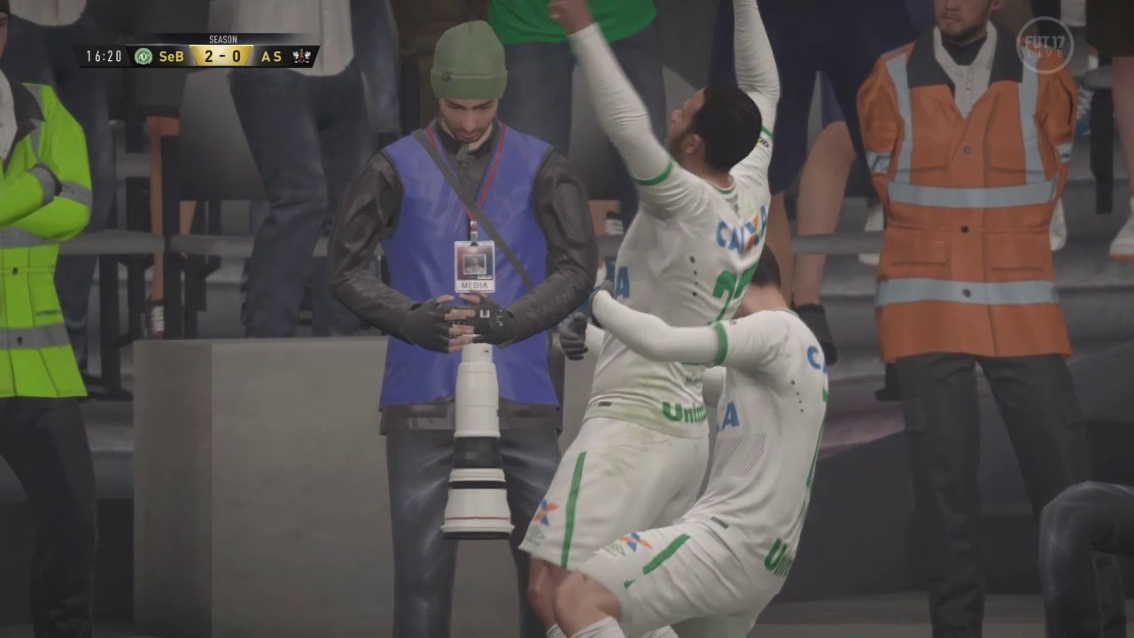 FIFA 17 - MEMPHIS DEPAY AMAZING FREE KICK !!! - YouTube
