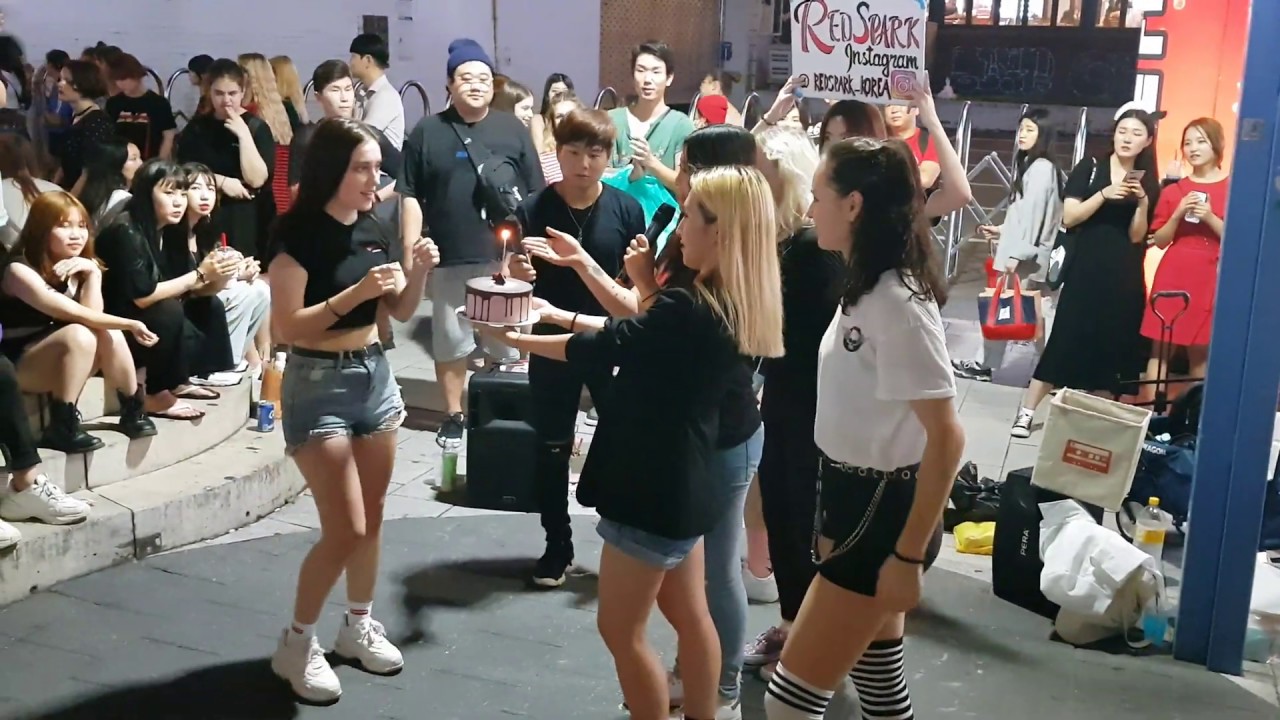 20190807 홍대 레드스파크(red spark) 버스킹 05 -milla happy birthday - YouTube