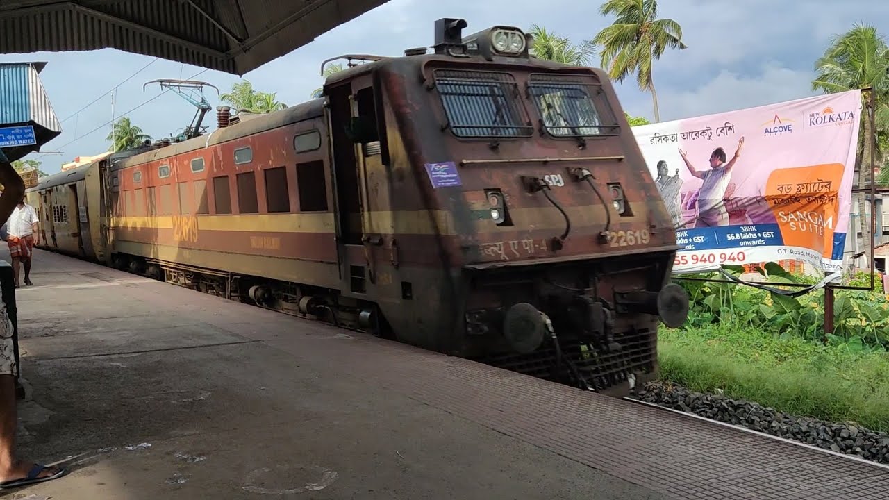 Crossing the 22387 Black Diamond Express at speed.Howrah to Dhanbad.VIA ...