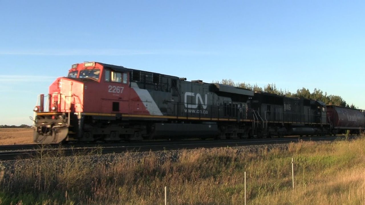 CN Train Spotting HD: CN ES44DC 2267 (847) Meets CN SD70M-2 8836 (348 ...