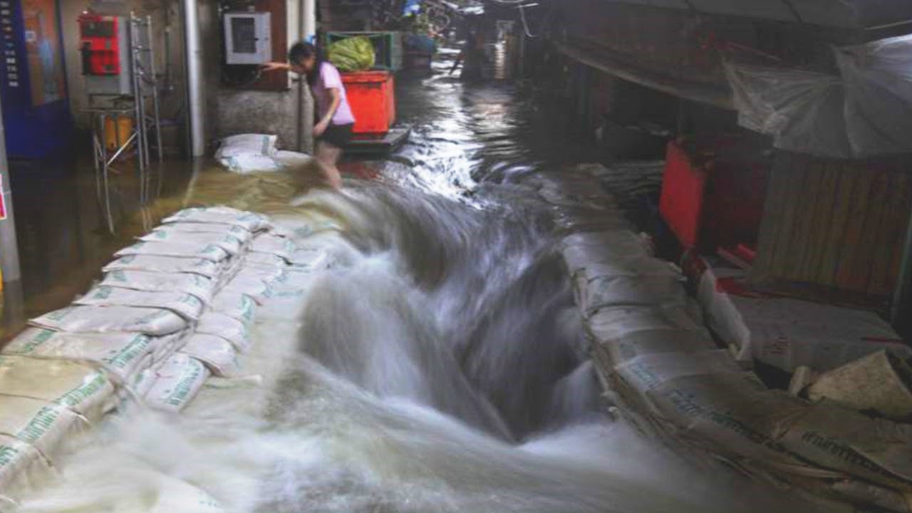 New river in the city! Strong Storm floods the streets of Murcia (Yecla ...