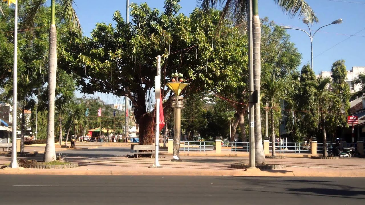 Rui Qiang' ride to Vietnam for fun, 01-2016. - YouTube