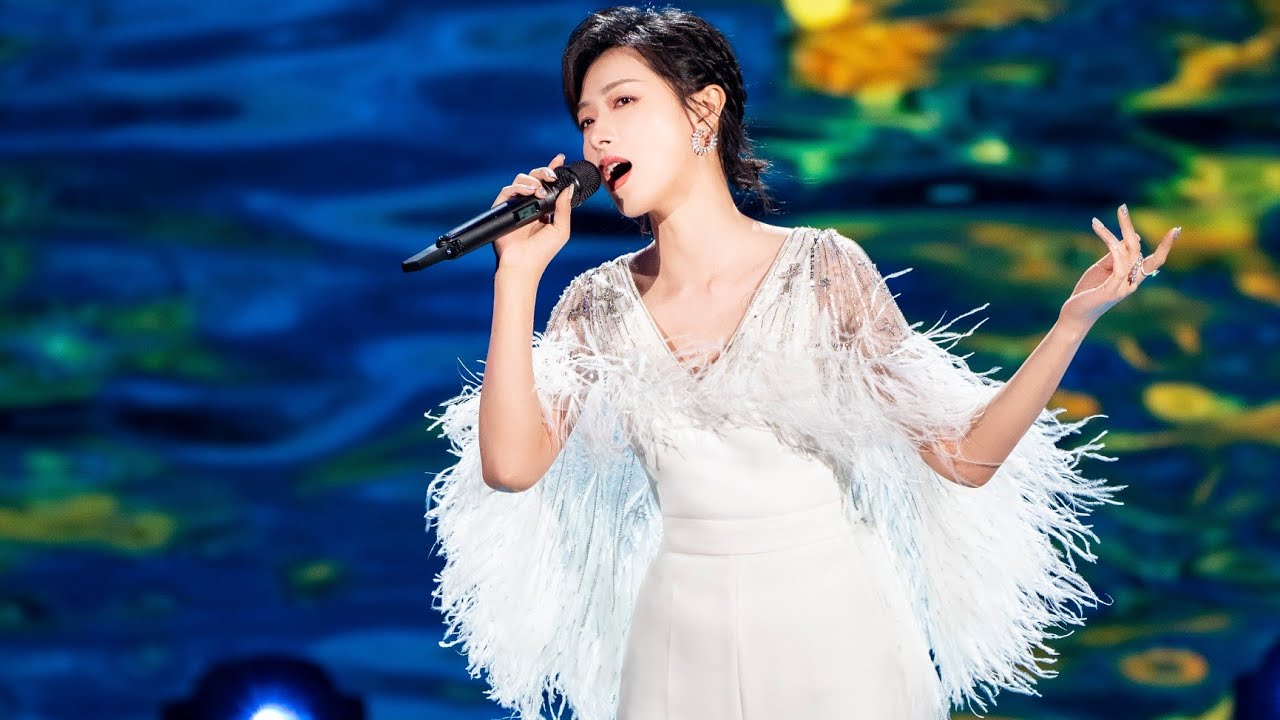 万茜《晚风》🍃CCTV15 闪亮的歌 𝐑𝐞𝐠𝐢𝐧𝐚 𝐖𝐚𝐧 𝐐𝐢𝐚𝐧 - YouTube