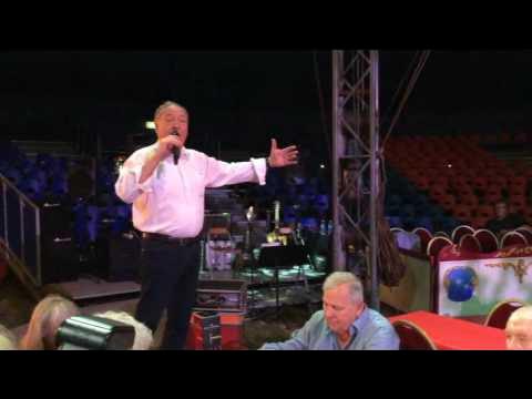 Dario Campeotto synger for Benny Berdino - YouTube