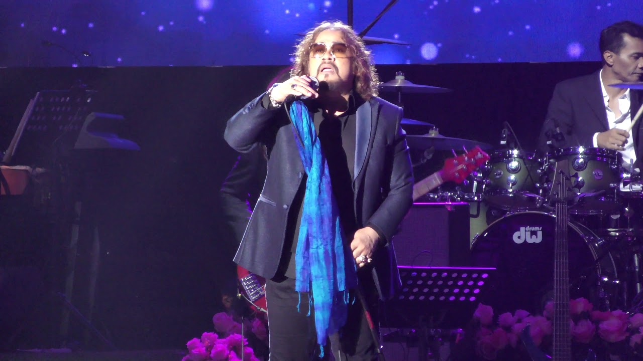 Awie Nyanyi Lagu NOSTALGIA CINTA Penuh Perasaan di Konsert Romantika ...