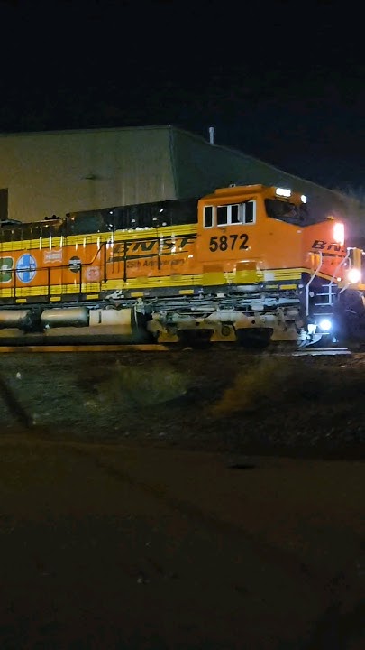 BNSF 5872 25th Anniversary Leader Coal Train Southbound! - YouTube