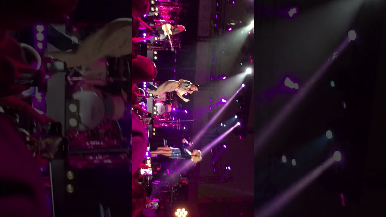 Halsey and Kelsea Ballerini live at the CMT Crossroads! - YouTube