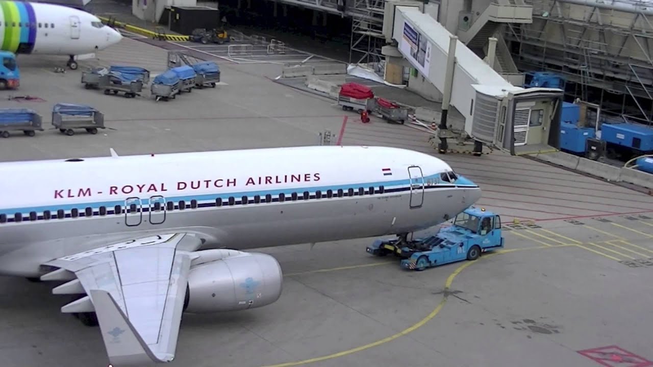 KLM B737 And KLM Retro livery B737 Push Back - YouTube