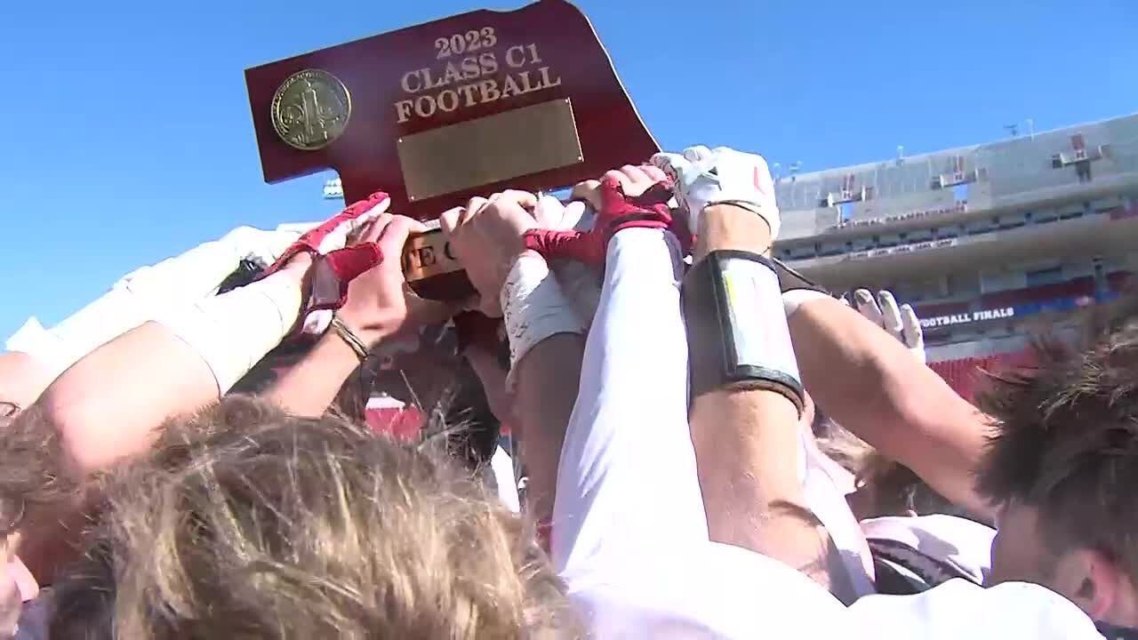 WATCH: Boone Central celebrates winning Class C1 football title - YouTube