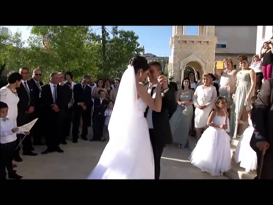 عروس تفاجئ عريسها بأغنية - روووووووووعة Abali Habibi - YouTube
