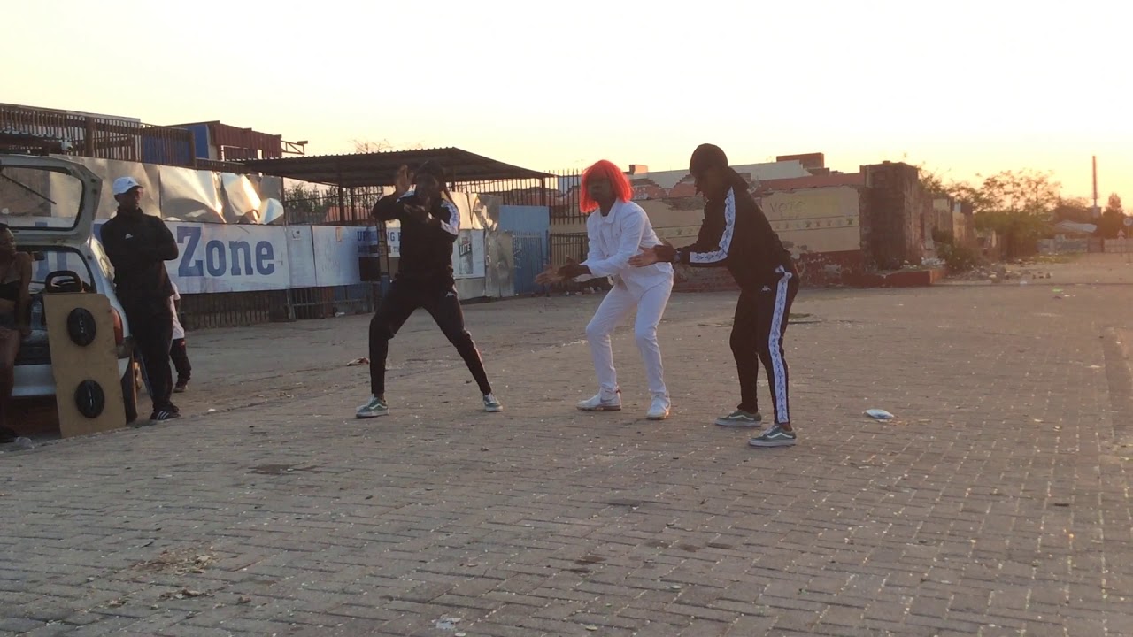 PEULWANE JAIVA BABOON DANCE SCENE DURING TWILIGHT BY NKUPI & STRESS ...