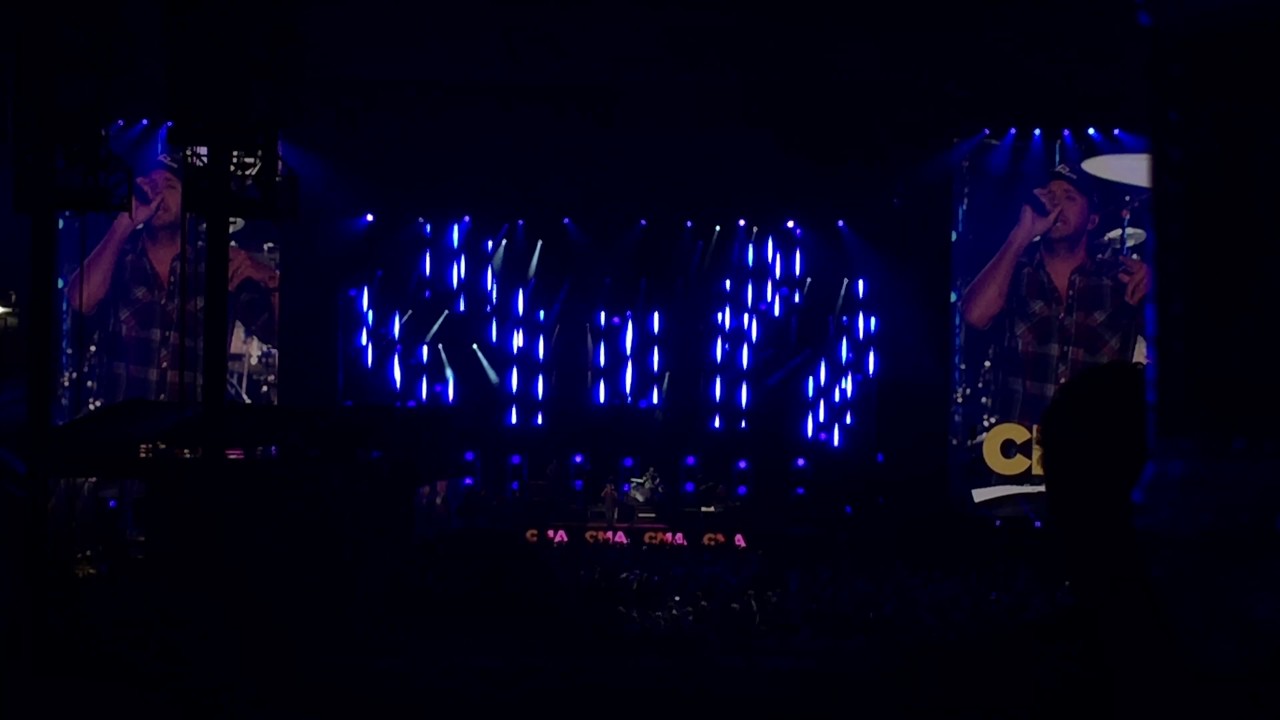 Play it Again - Luke Bryan - YouTube