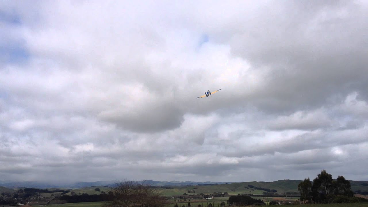 Phoenix Volcano/Tucano in flight pass - YouTube