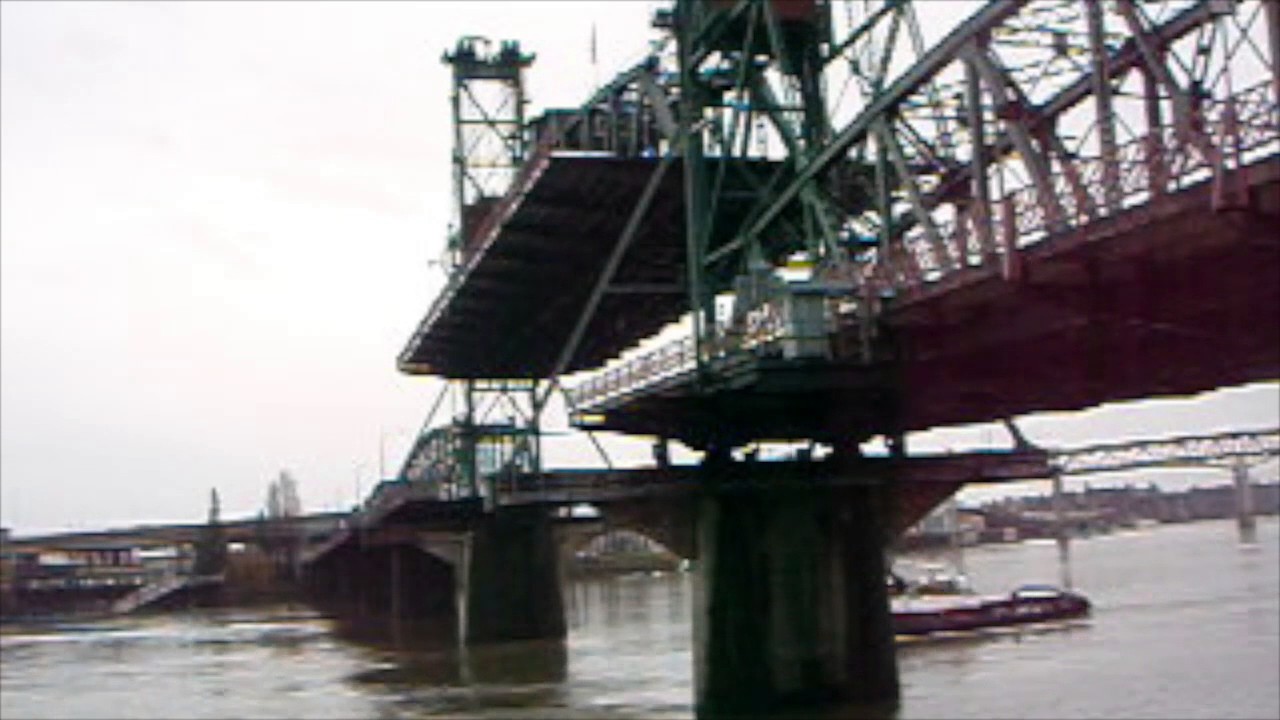 Portland Bridge Lift - YouTube