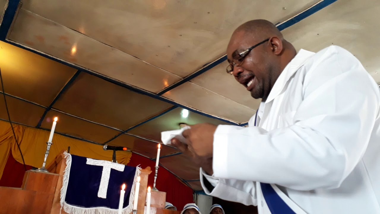 St Johns - Father Qhinebe - Amazwi Asixhenxe - YouTube