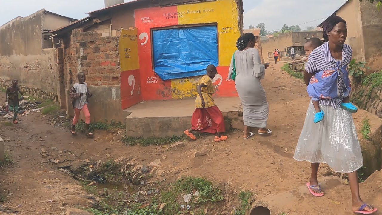BWAISE SLUM | INSIDE A LOCAL COMMUNITY IN AFRICA 🌍 UGANDA🇺🇬 - YouTube