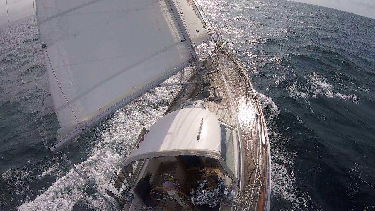 HR 38 TRITON sailing beam reach - 20 Knots Wind - YouTube