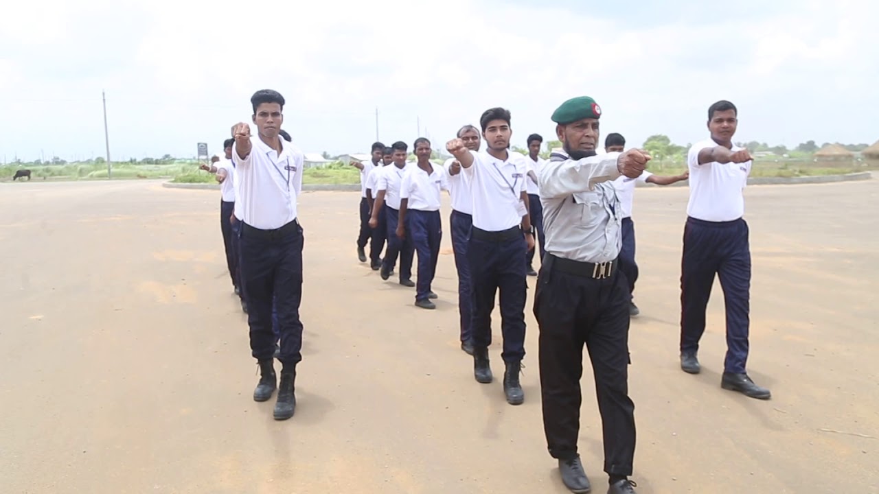 Parade of Safeco Security Trainee Soldiers - YouTube