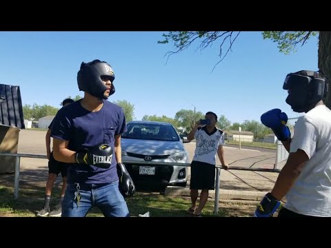 MMA fighter vs Street Boxer - YouTube