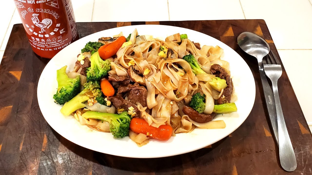 Beef Chow Fun - Chinese Food Recipe - YouTube