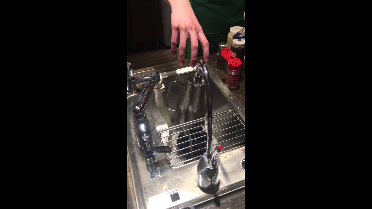 Starbucks' automatic cup rinser - YouTube