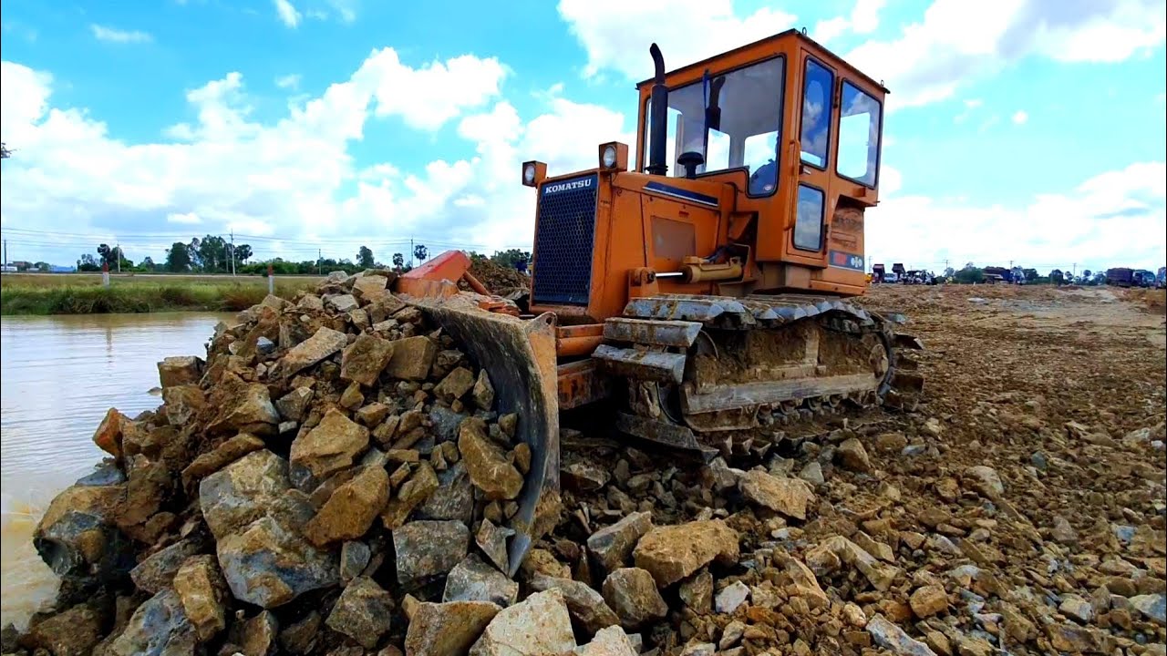 Mighty Powerful Dozer mini working push stone into the water pits/Dump ...