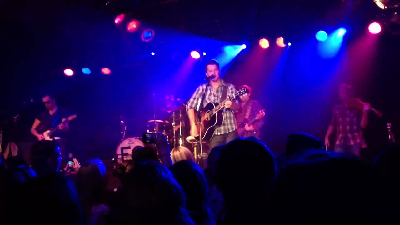 Easton Corbin - You Look So Good In Love (George Strait cov - YouTube