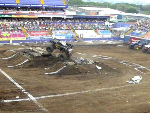 Monster Jam Costa Rica 2011 - Batman Freestyle - YouTube
