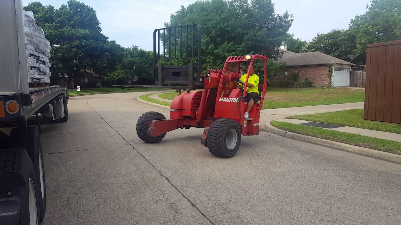 Professional forklift unloading - YouTube