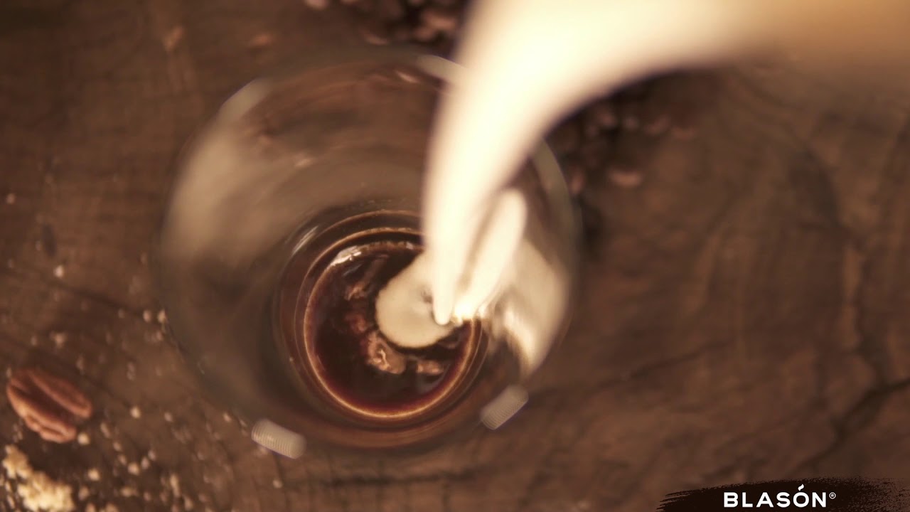 Cómo preparar café lechero - YouTube