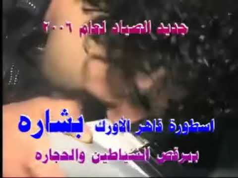 Arab man plays the keyboard with his tongue and nose (Meme)